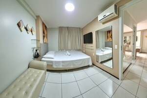 Apartamento básico | 2 quartos, cofres nos quartos, ferros/tábuas de passar roupa