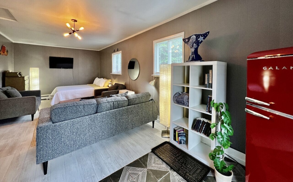 The Shoreline Legacy House W/fireplace - Kodiak, AK