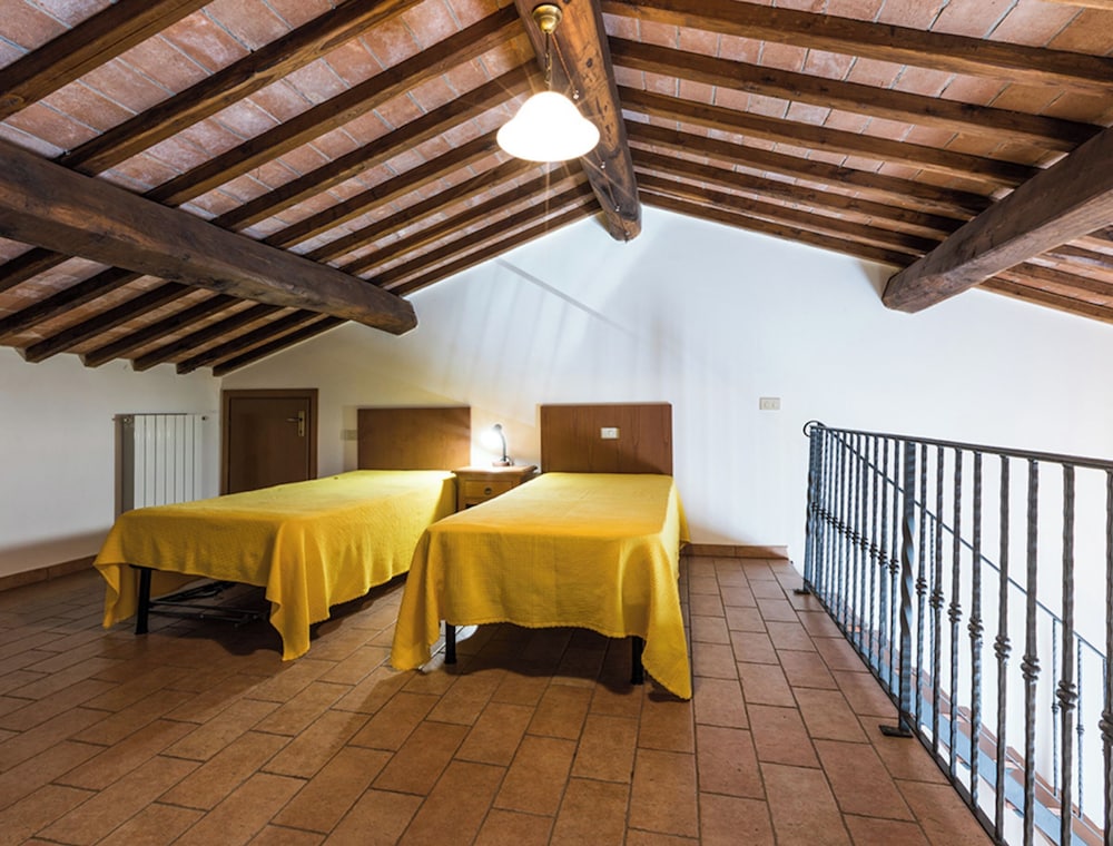 Casa De Vacaciones 'Podere Simonetta - A7' Con Piscina Compartida, Terraza Privada Y Wi-fi - Cecina