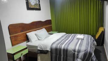 Quarto Clássico com Cama de Casal | Wi-fi grátis