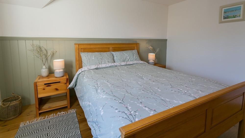 The Coach House - A Dog That Sleeps 4 Guests In 2 Bedrooms - Trearddur Bay