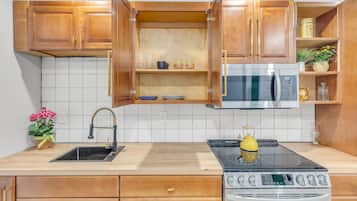 Estúdio Comfort | Cozinha partilhada | Um micro-ondas, uma placa de cozinha, forno de mesa