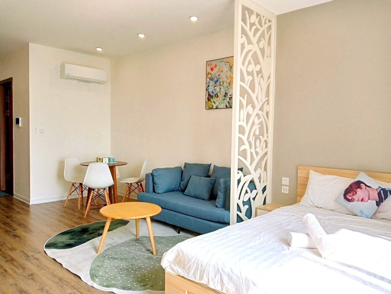 Apartamento Lua de Mel | Cofre no quarto, secretária, cortinas/cortinados opacos 