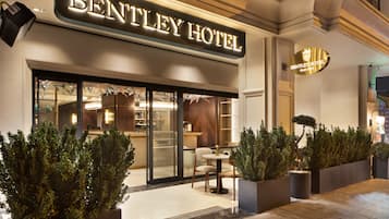 Café da manhã com buffet todos os dias (EUR 20 por pessoa)