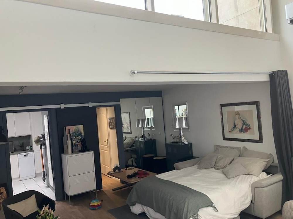 Grand studio atypique rue de Passy - Paris | Vrbo