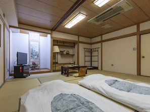 Quarto Quádruplo Tradicional, não fumadores (Japanese Style Room (1-4 people)) | Secretária, quartos insonorizados, ferro/tábua de engomar, Wi-fi grátis 