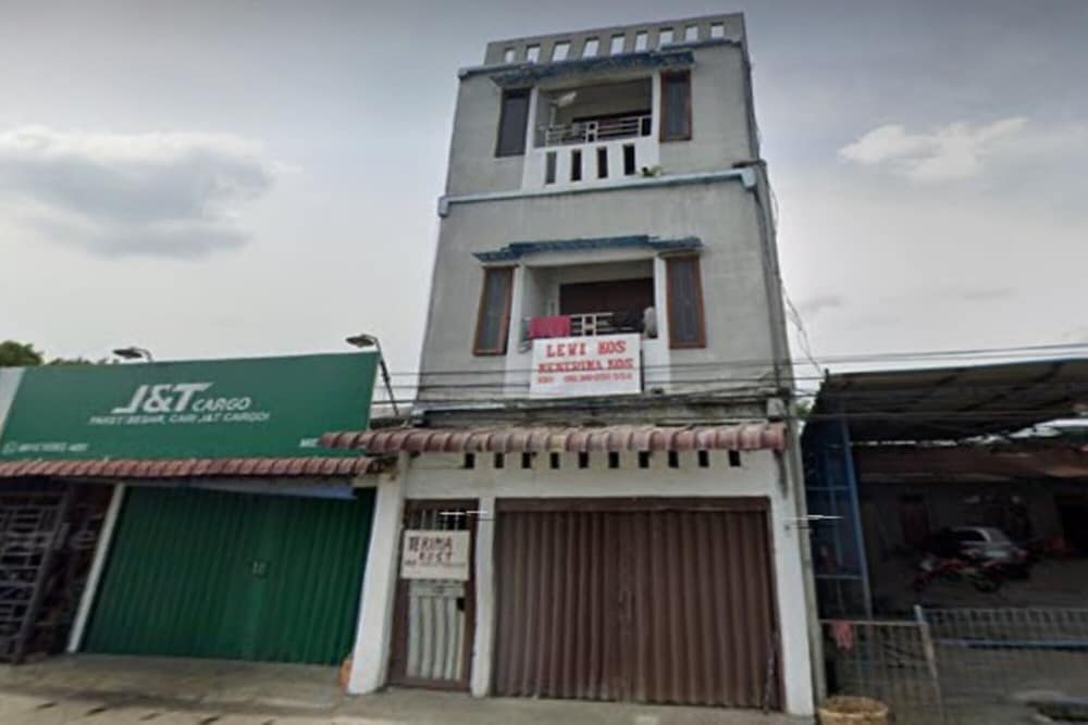 Spot On 93460 Lewi Family Guest House Near Gbkp Bangun Mulia Km. 11 - Medan