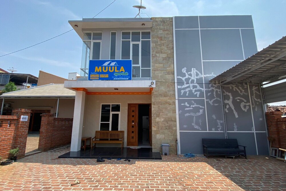 Oyo 93453 Muula Homestay Syariah - Pati