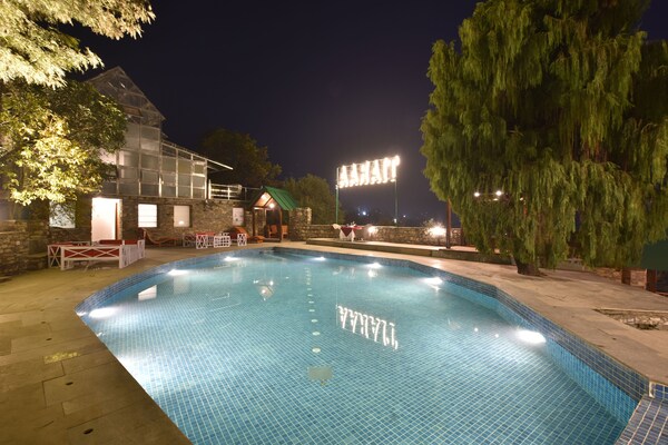 Tiaraa Monolith Lake Resort - Naukuchia Taal