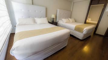 Quarto Triplo | 1 quarto, roupa de alta qualidade, edredões de penas