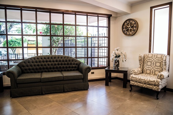 Televisor de ecrã plano de 95 cm com canais por cabo