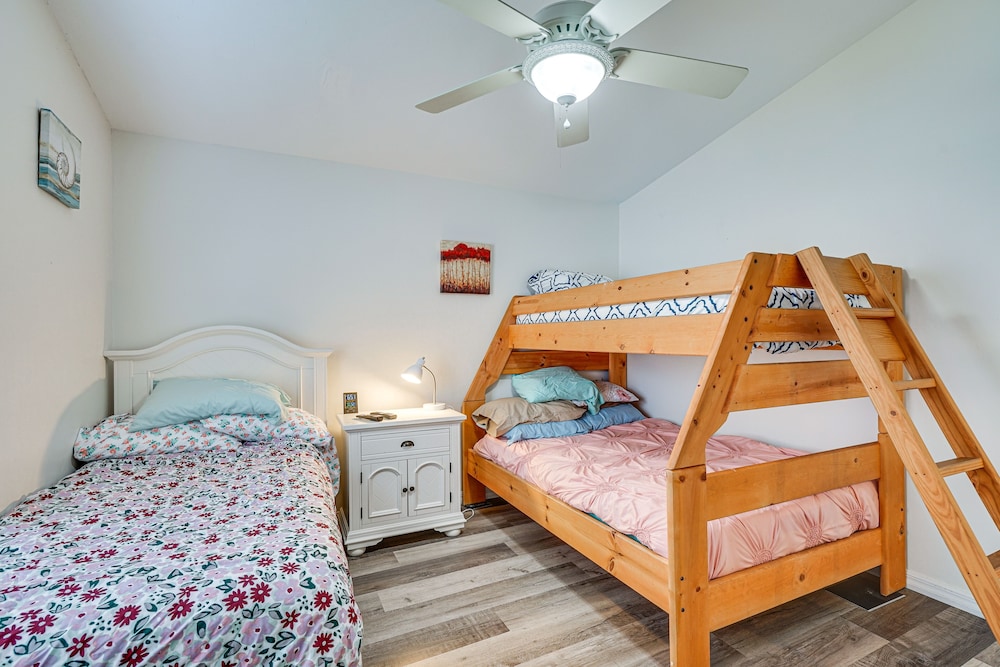 5 Mi To Downtown: Cape Coral Retreat W/ Lanai! - Sanibel Island, FL