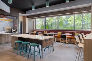 Pequeno-almoço tipo buffet diário incluído 