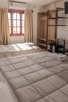 Quarto Triplo Comfort | Roupa de alta qualidade, minibar, com mobília individualizada 