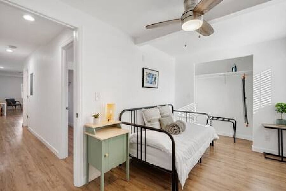 2 Bd 1 Ba Apt 3 Near Everything! - Pueblo, CO