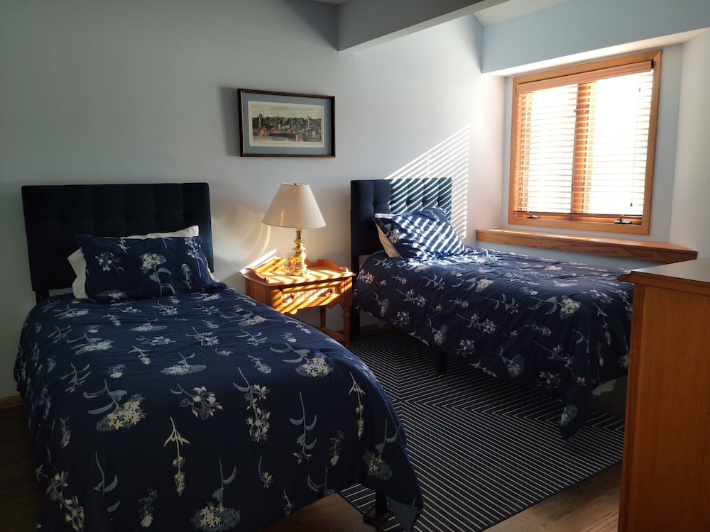 Lovely 3 Bedroom 3 Bath Unit. - Galena, IL