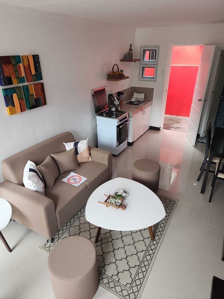 1 Whole House With Pool - Vrbo - Capas