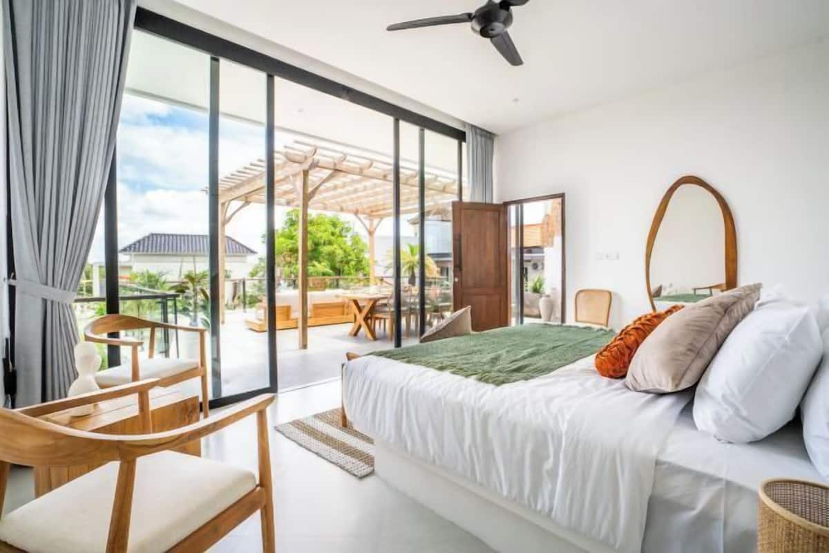 3 quartos, cofre no quarto, com decoração personalizada