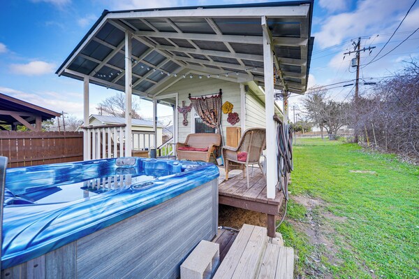 Cozy Canyon Lake Cottage Rental W/ Private Hot Tub - Texas