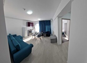 Apartamento Superior | Kitchenette privada | Uma cafeteira/bule, um frigorífico/congelador grande