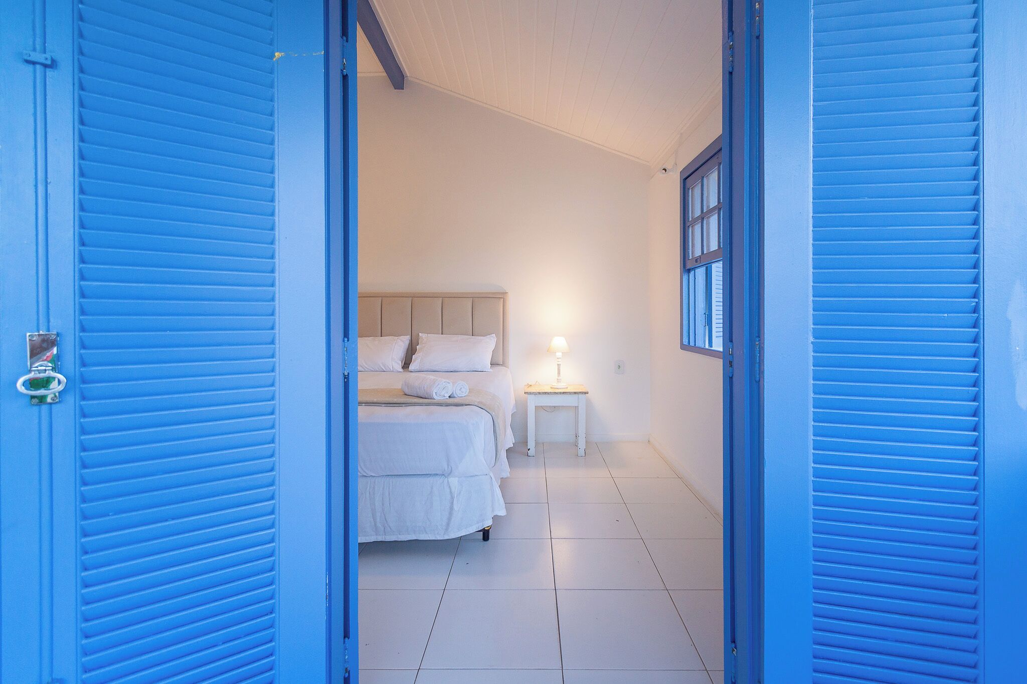 Quarto Twin Superior, pátio, vista para o jardim | Wi-fi grátis, roupa de cama fornecida 