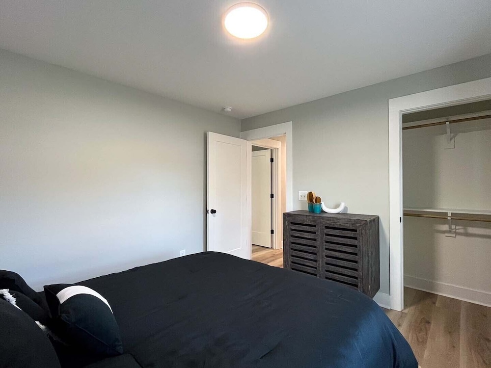 Urban Oasis W/ King Bed – 3 Br Near Duke & Dt - Chapel Hill, NC