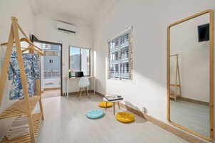 Quarto triplo família | Área de estar | TV 45 polegadas com canais a cabo