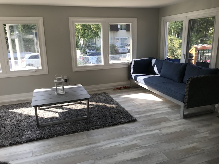 Wasaga Beach Year Round Cottage! 3 Minute Walk To The Longest Fresh Water Beach. - Ontario