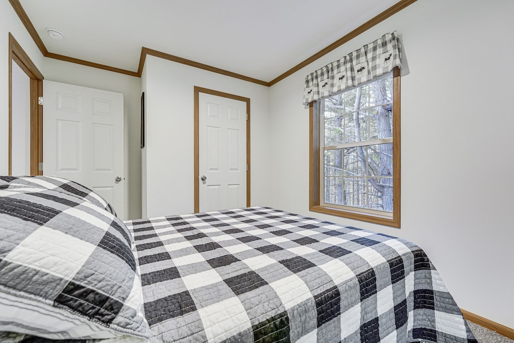 < 1 Mi To Beach: Peaceful Brant Lake Home! - Adirondack, NY