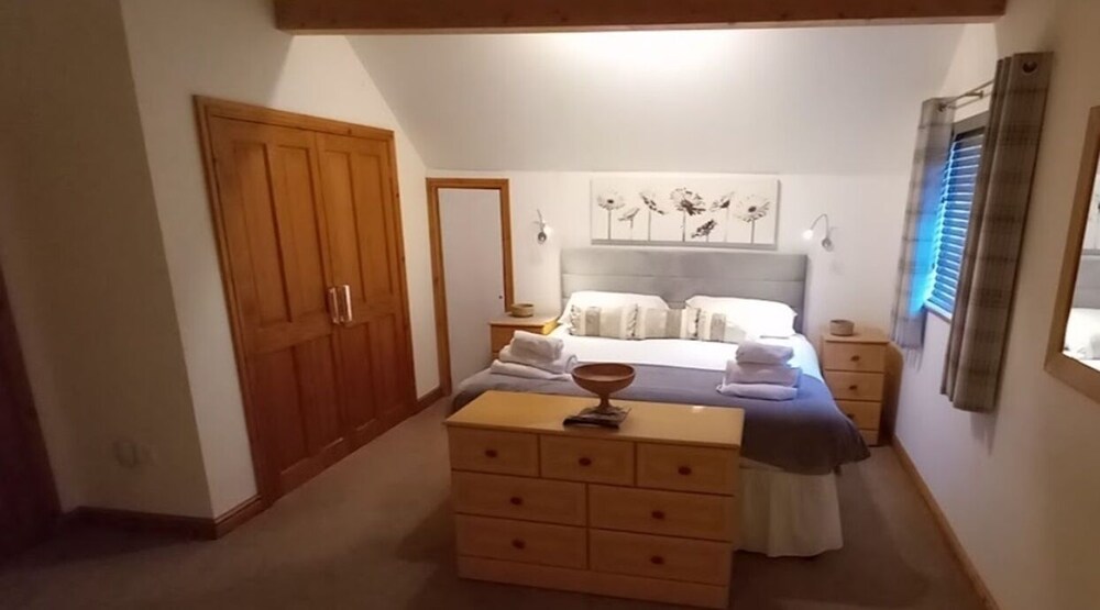 3 Bed Luxury Lodge, Nr. Padstow
( With Private Ev Charger) - Edmonton, UK