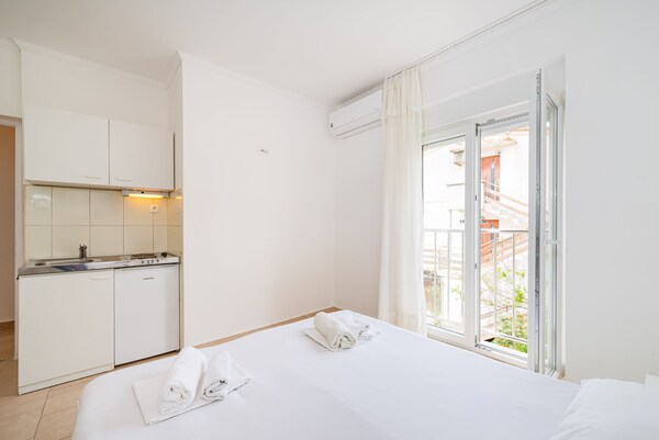 Studio Apartments Near Center 7 - Novalja