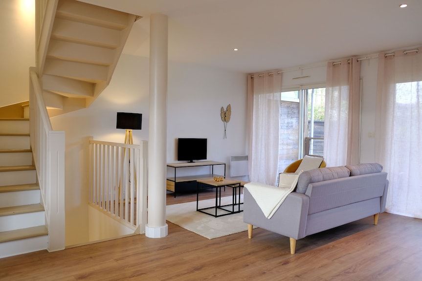 Villa Récente Proche Tram, Commerces, Rocade Et Gare Avec Jardin Et Garage - Bordeaux