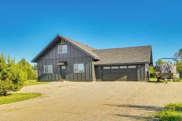 Family-friendly Donnelly Home W/ Private Hot Tub! - Donnelly, ID