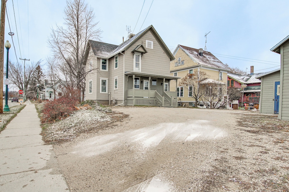 Lovely Elkhart Lake Apartment - Walk To Town! - Elkhart Lake, WI
