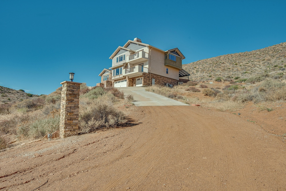 Expansive Mountain Gem: Game Room, 3 Mi To Acton - Little Rock Lake, Juniper Hills