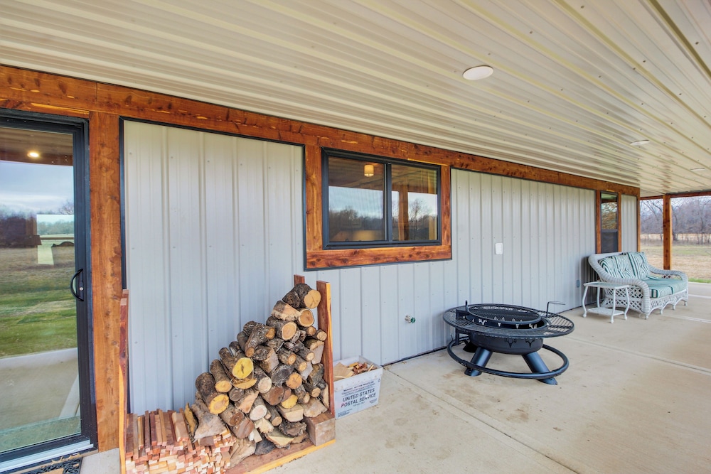 Rural Drexel Cabin On 30 Acres: Unplug + Unwind! - Missouri