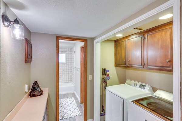 Mid-century Mod Cottage, Steps To Lake Gregory! - Rialto, CA