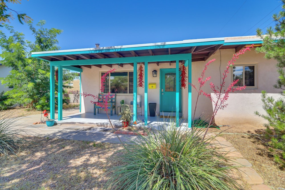 Dog-friendly Albuquerque Home: 1 Mi To U Of Nm! - Albuquerque, NM