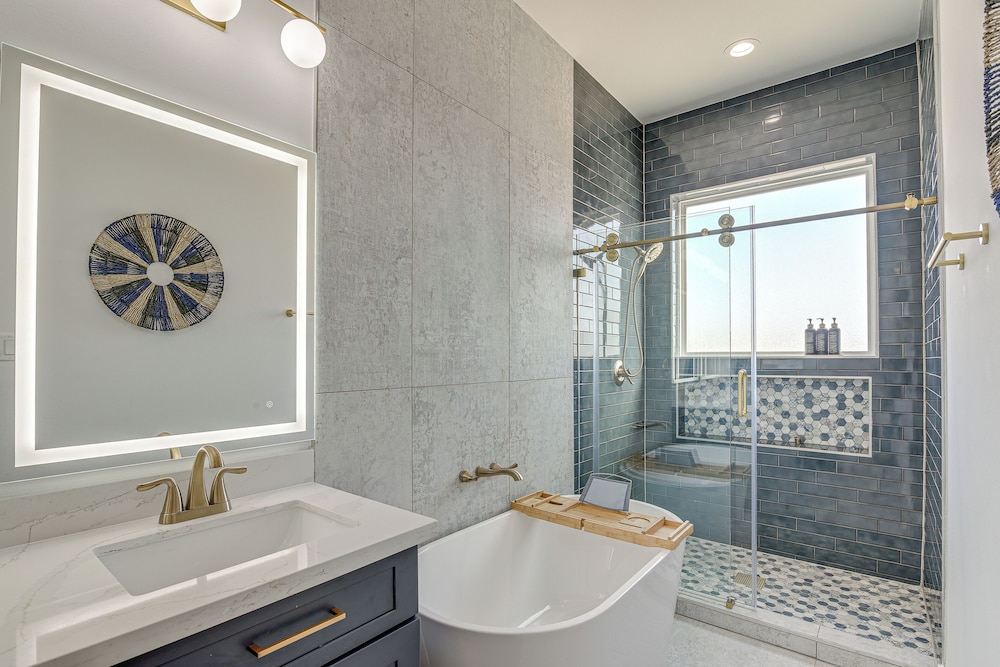 Houston Retreat W/ Balcony, 1 Mi To Toyota Center! - Houston, TX