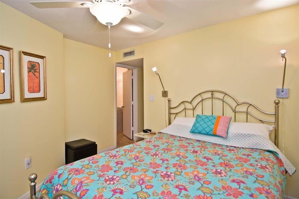 Summer Winds C-222, Oceanfront Condo in Indian Beach, NC! - Indian ...