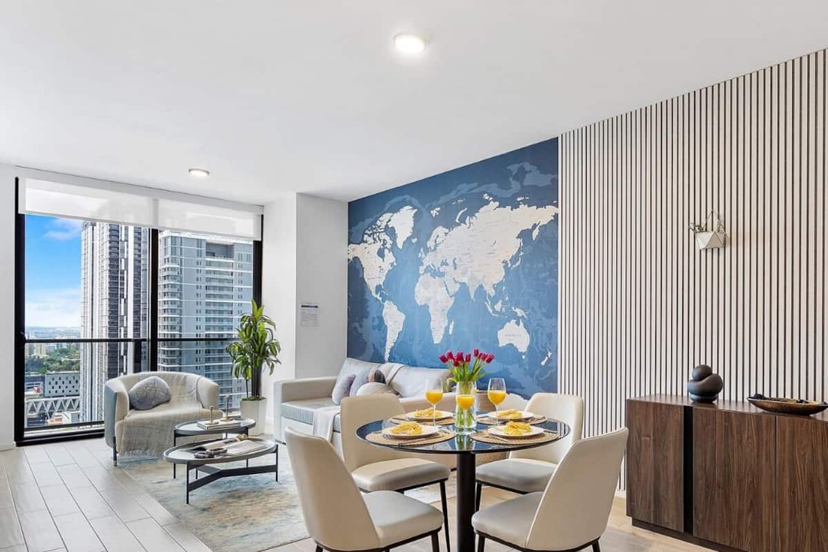 Apartamento de Luxo | Sala de estar | Smart TV de 55 polegadas com canais por cabo