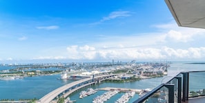 Apartamento urbano, 2 quartos, vista para o oceano, de frente para o oceano | Vista para praia/oceano