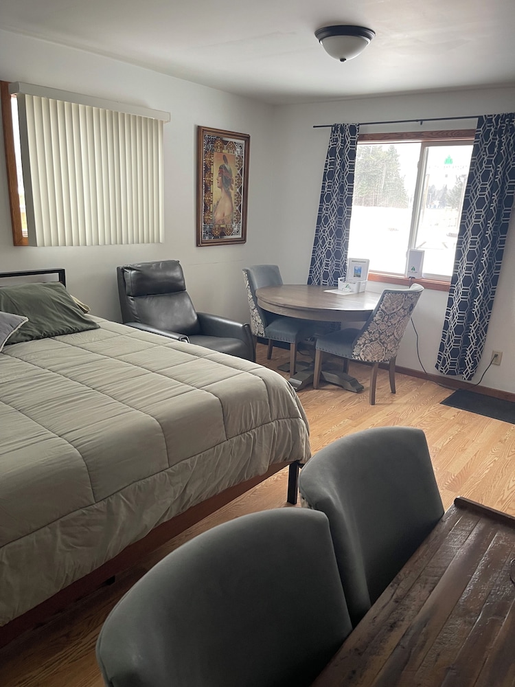 Ruth Lake Resort Motel Room # 8 - Craig Lake State Park, Champion