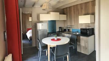Chalé família | Cozinha privada | Cadeirão de bebê