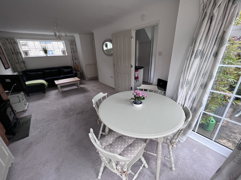 Cosy Central Shaftesbury 2 Bed Cottage With Parking - Dorset