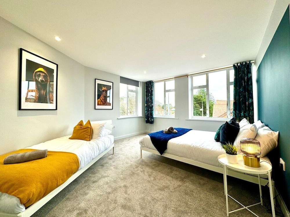 Amazing Large 3 Bedroom Apartment - Sleeps 8! - Sandbanks