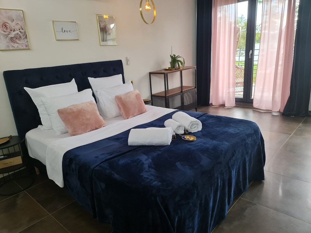 Loftconcept57. Maison-spa Privé Avec Vue Sur L'étang Du Stock - Langatte