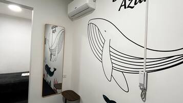 Quarto Triplo Familiar | Casa de banho | Um polibã, um chuveiro fixo, um secador de cabelo (mediante pedido)