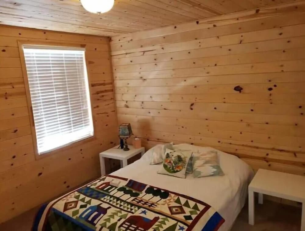 Isaaks Trails End Cabin Retreat In Pine Flat - California Hot Springs, CA