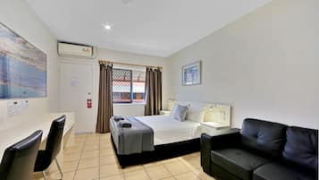 Quarto Superior | Com mobília individualizada, secretária